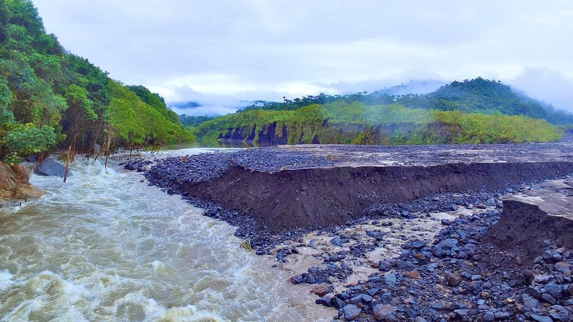 Río Upano nuevamente rompió el represamiento de sus aguas